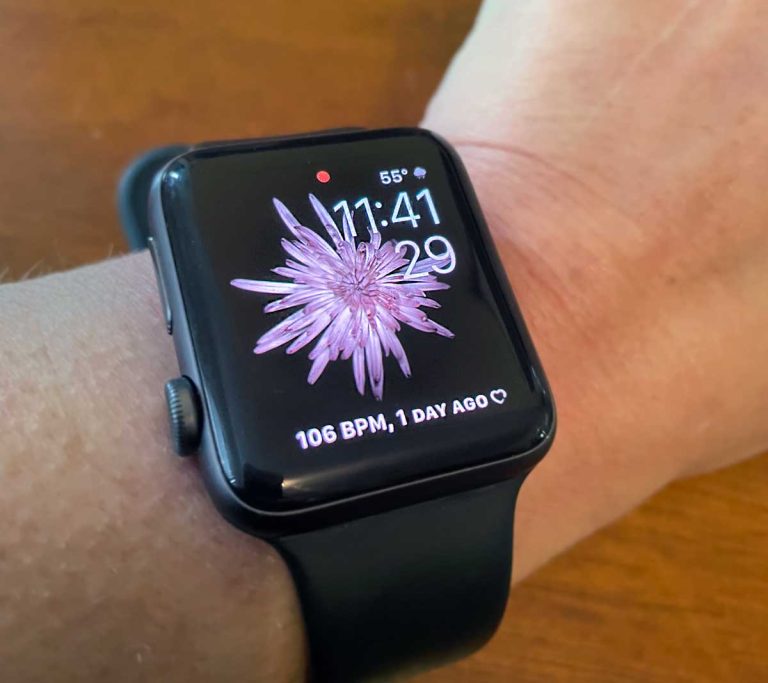 My Apple Watch's screen and watch face is upside down! It's an easy fix ...