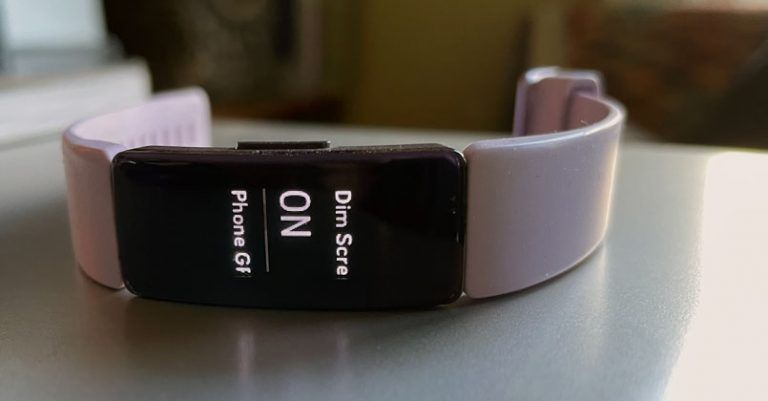 Fitbit stuck on black screen and not working or turning on? Let's fix ...