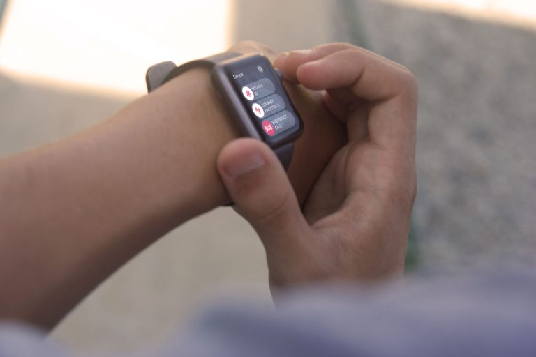 How to set up and use an Apple Watch for parents or an older adult in ...