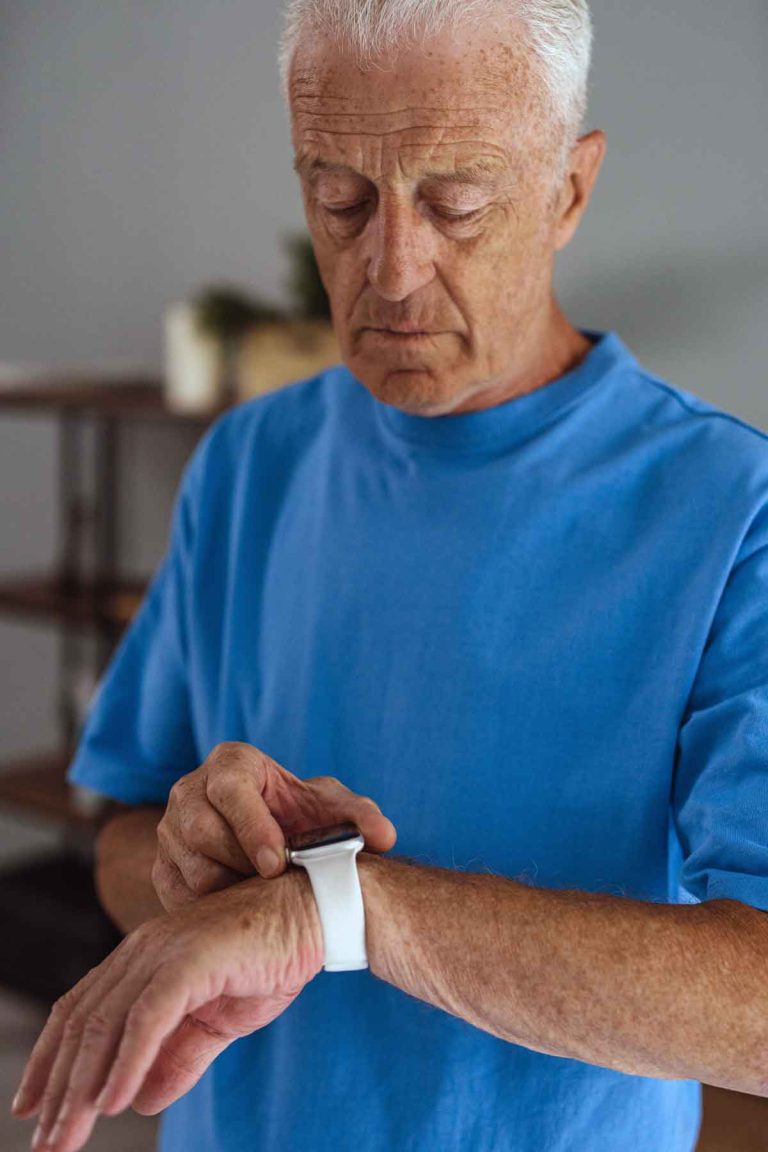 How to set up and use an Apple Watch for parents or an older adult in ...