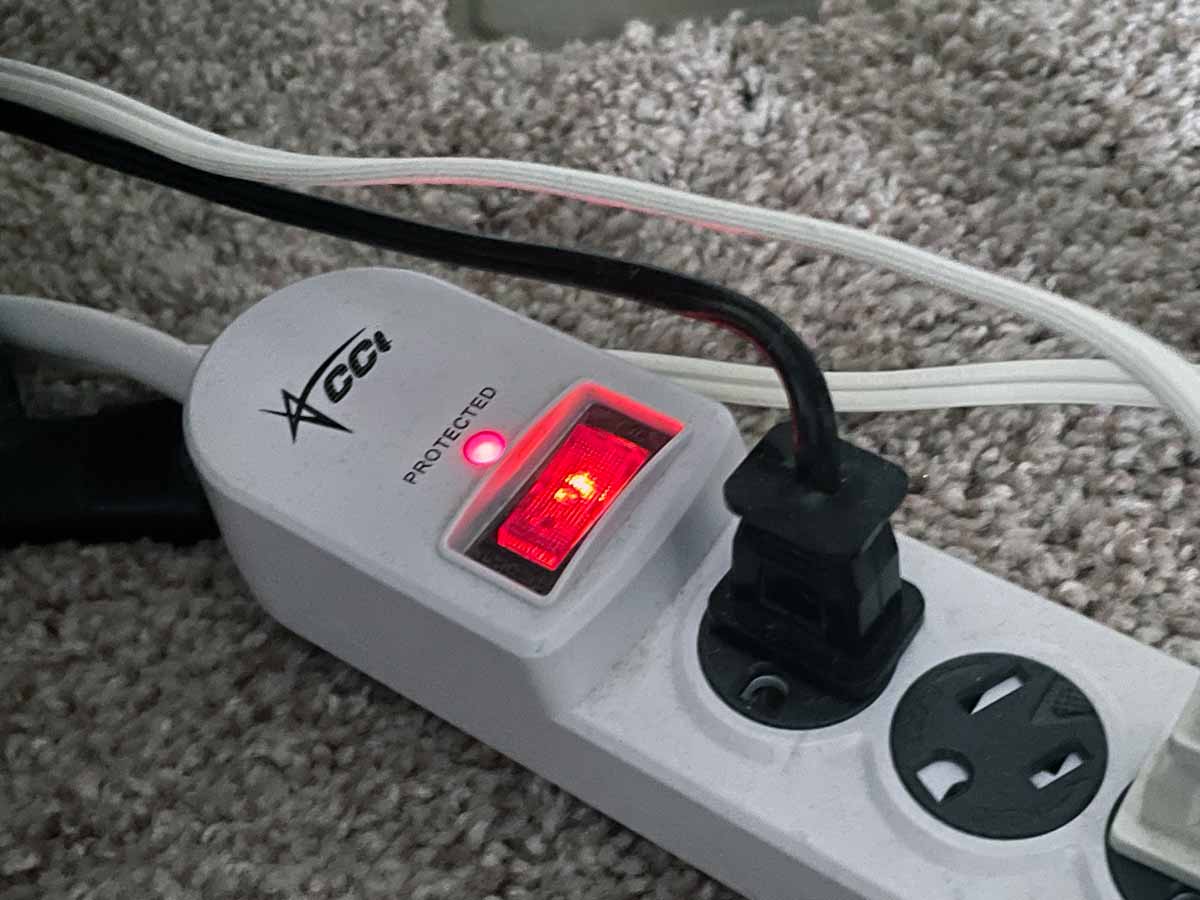 Apple Watch shows it's charging but doesn't charge or turn on ...