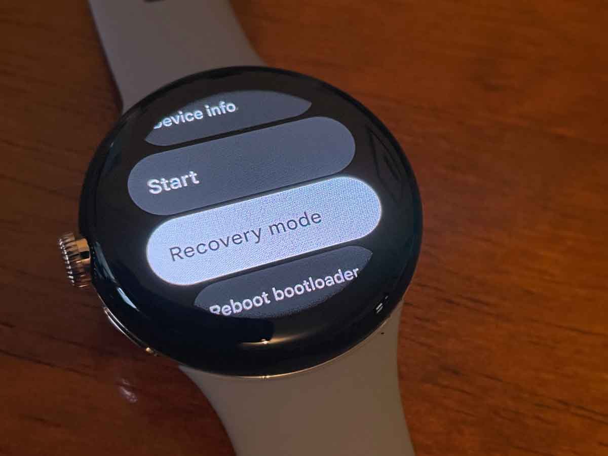 Google Pixel Watch unresponsive, stuck on a black screen, or won't turn on? Let's fix it ...