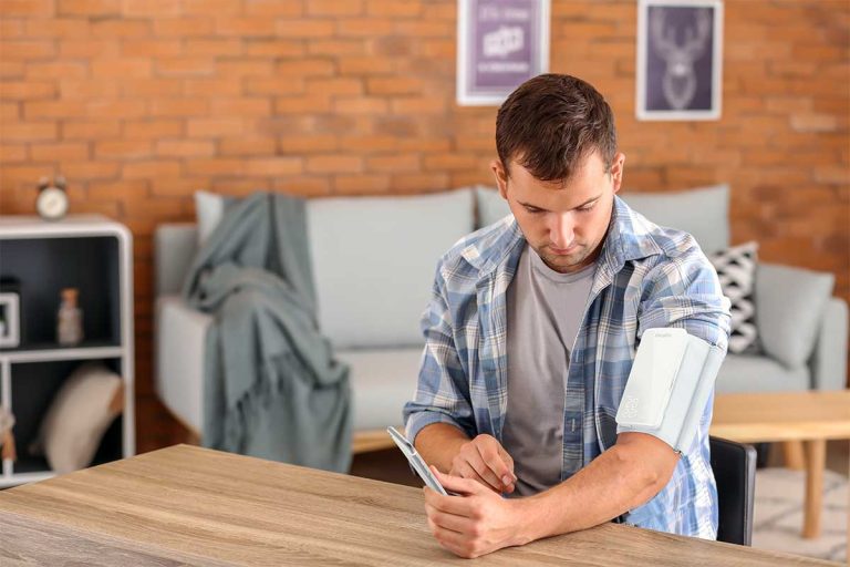 4 best blood pressure monitors that work with the Samsung Health app ...